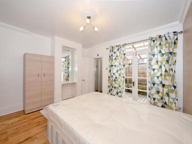 3 bedroom flat to rent