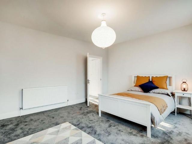 3 bedroom flat to rent