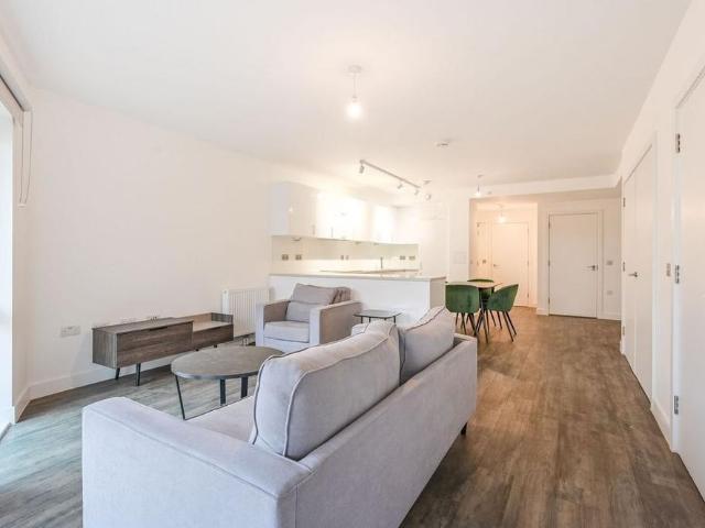 3 bedroom flat to rent