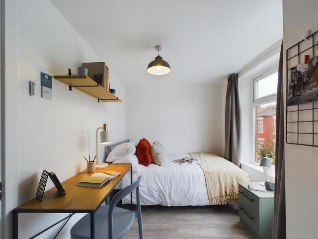 3 bedroom flat to rent