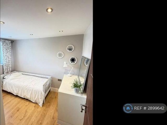 3 bedroom flat to rent