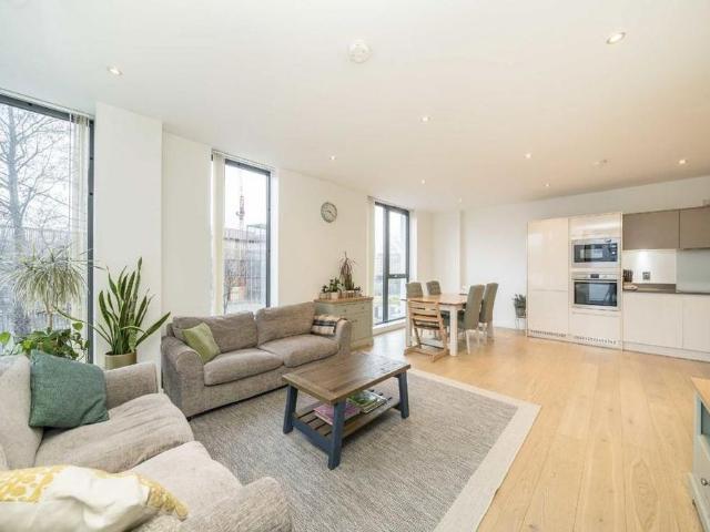 3 bedroom flat to rent