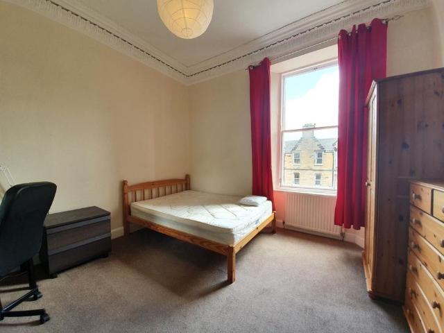 3 bedroom flat to rent