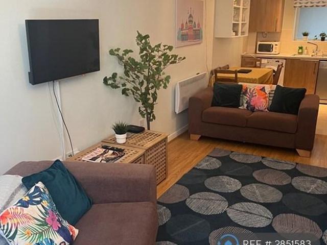 3 bedroom flat to rent