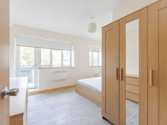 3 bedroom flat to rent