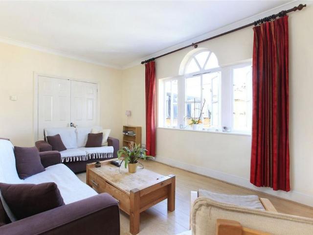 3 bedroom flat to rent