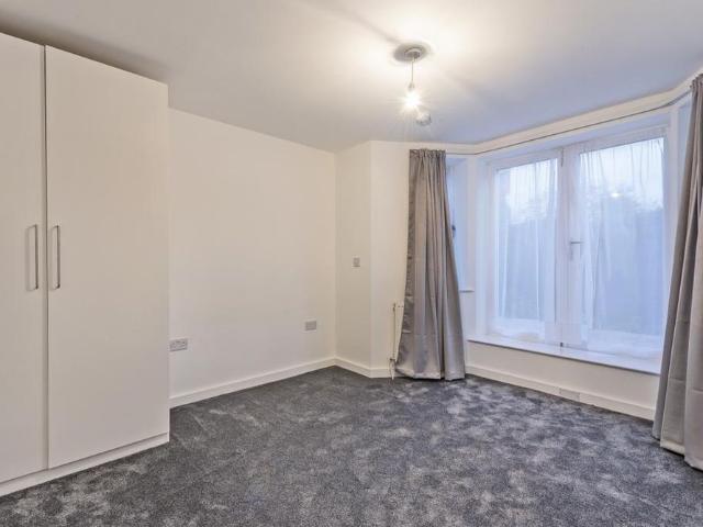 3 bedroom flat to rent
