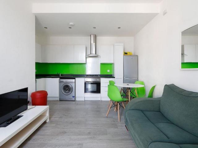 3 bedroom flat to rent