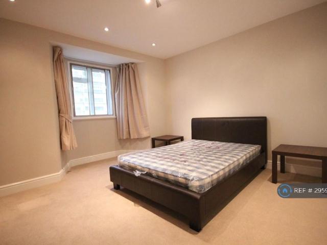 3 bedroom flat to rent