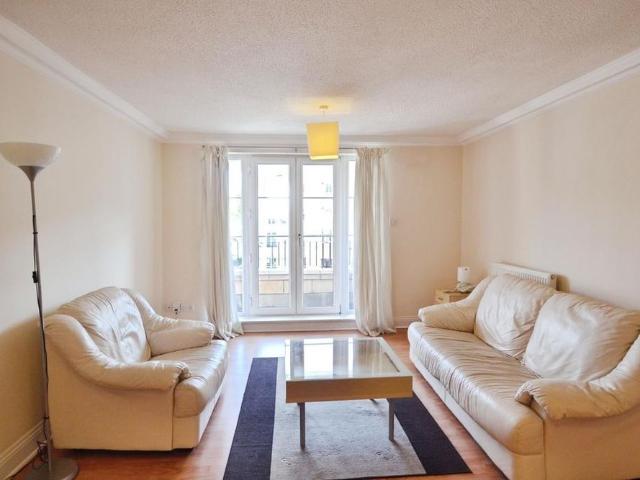 3 bedroom flat to rent