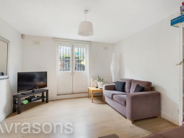 3 bedroom flat to rent