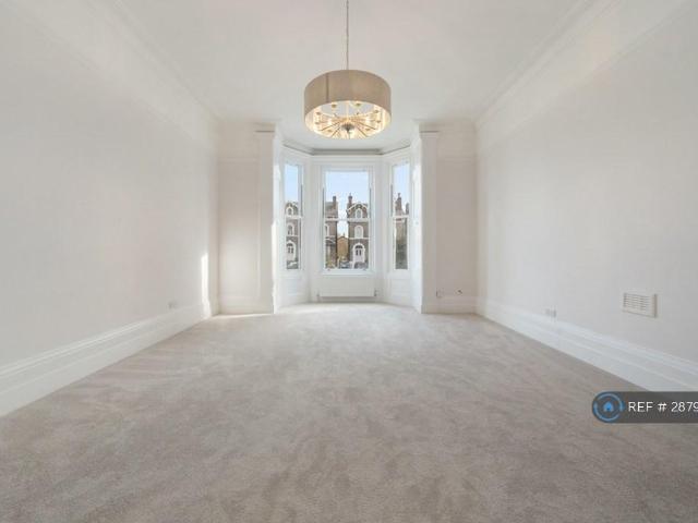 3 bedroom flat to rent