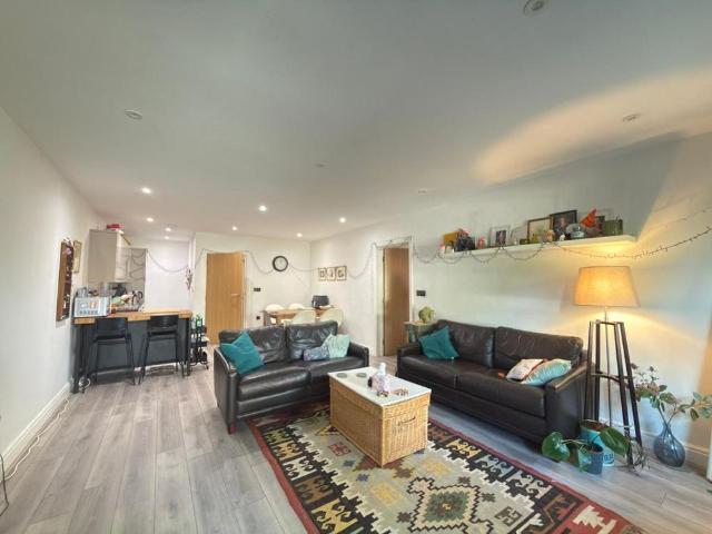 3 bedroom flat to rent