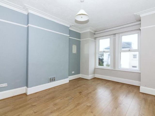 3 bedroom flat to rent