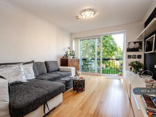 3 bedroom flat to rent