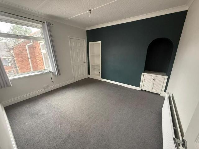 3 bedroom flat to rent