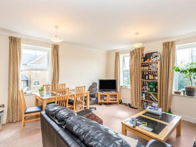 3 bedroom flat to rent