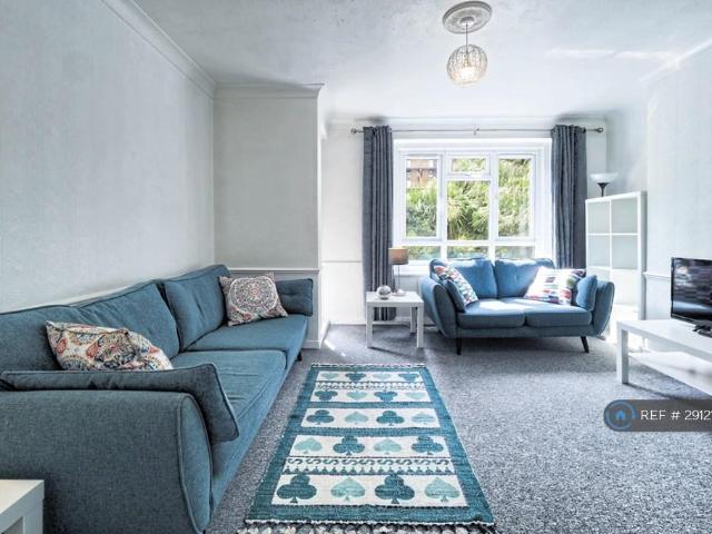 3 bedroom flat to rent