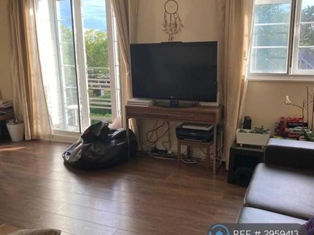 3 bedroom flat to rent