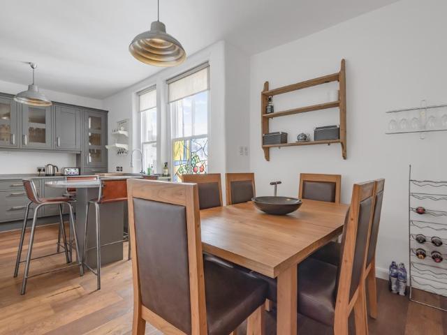 3 bedroom flat to rent