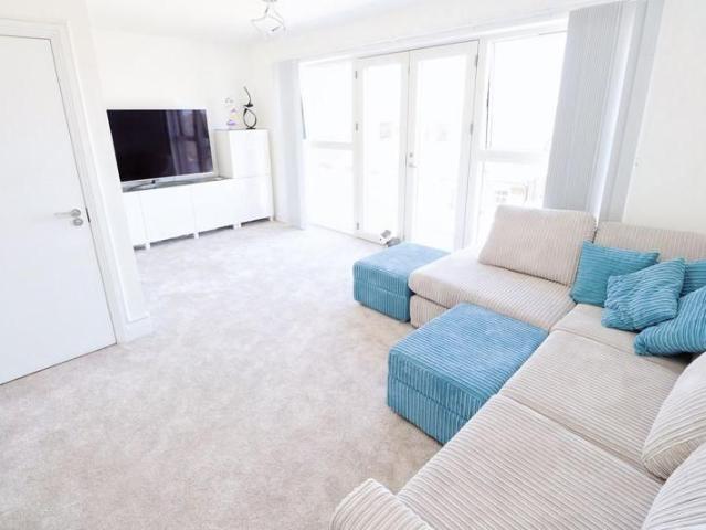 3 bedroom flat to rent