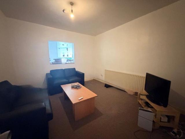 3 bedroom flat to rent