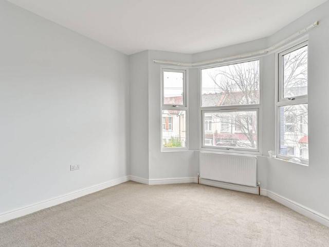 3 bedroom flat to rent