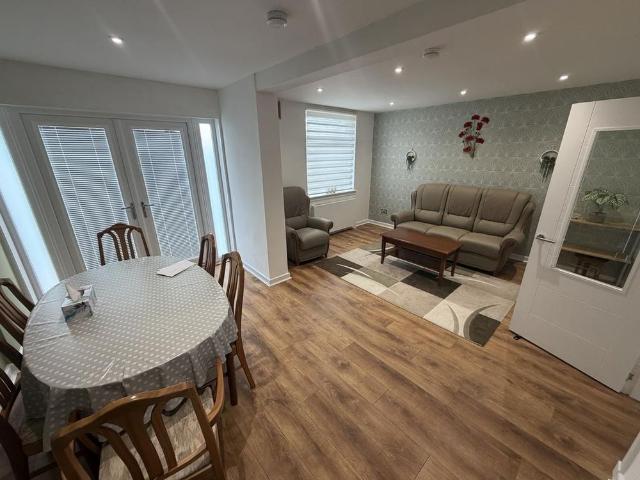 3 bedroom flat to rent