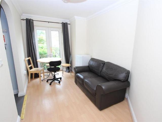 3 bedroom flat to rent