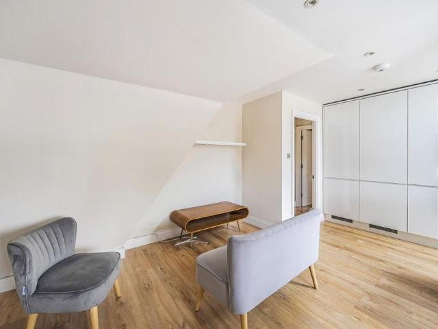 3 bedroom flat to rent