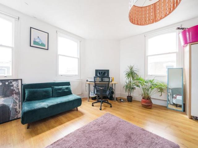 3 bedroom flat to rent