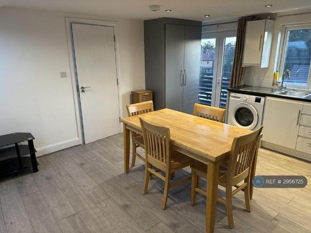 3 bedroom flat to rent
