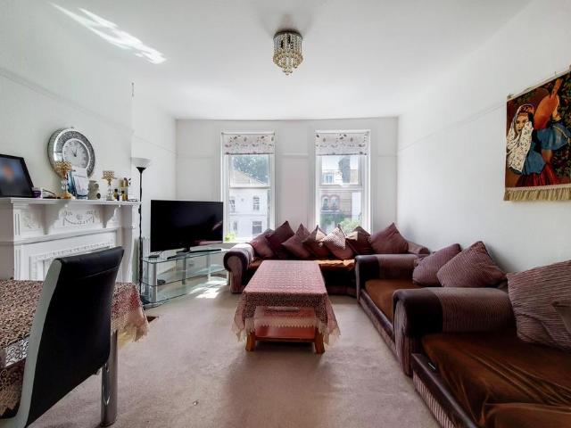 3 bedroom flat to rent