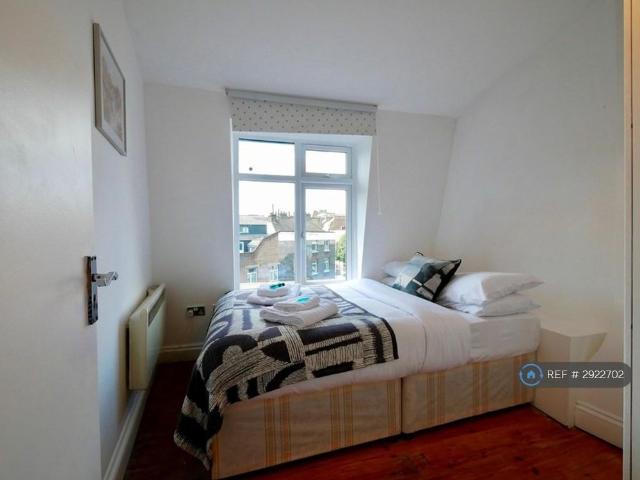 3 bedroom flat to rent