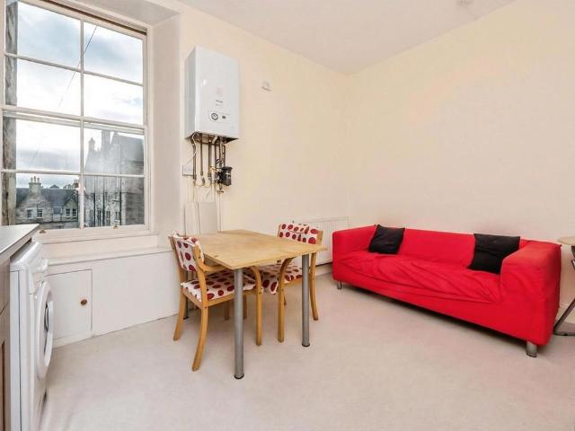 3 bedroom flat to rent