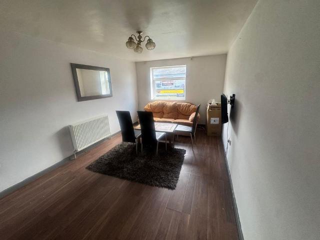 3 bedroom flat to rent