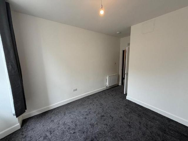 3 bedroom flat to rent