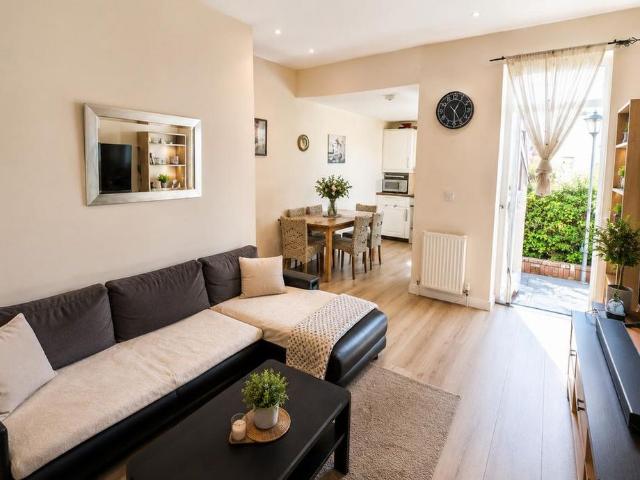 3 bedroom flat to rent