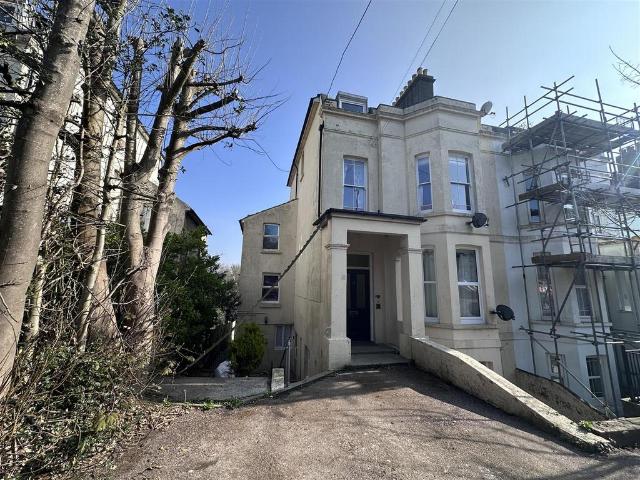 3 bedroom flat to rent