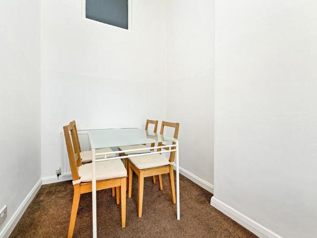3 bedroom flat to rent