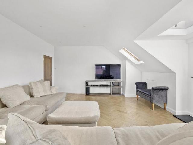 3 bedroom flat to rent