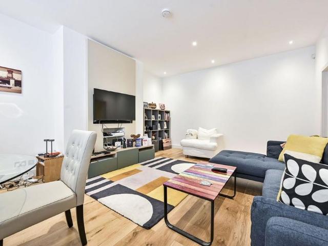 3 bedroom flat to rent