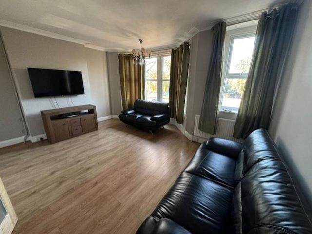 3 bedroom flat to rent