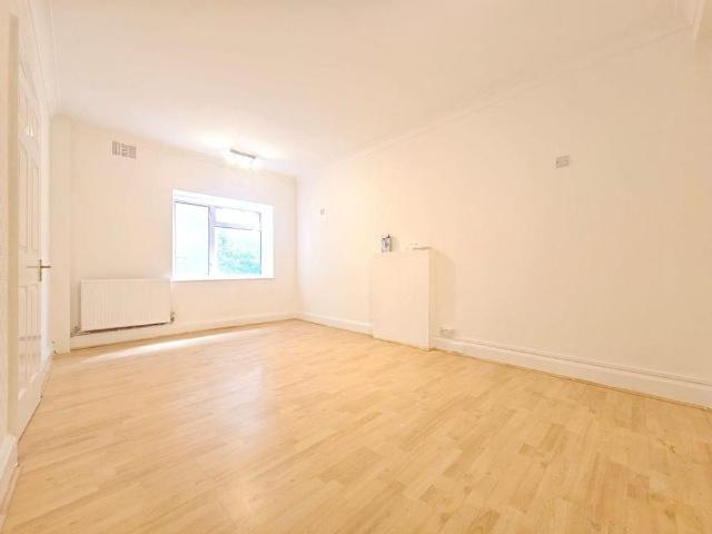 3 bedroom flat to rent