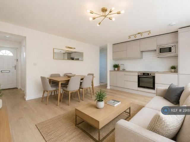 3 bedroom flat to rent