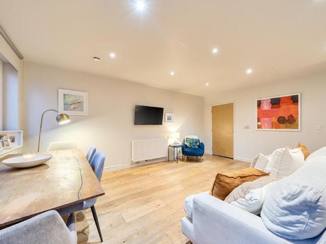 3 bedroom flat to rent