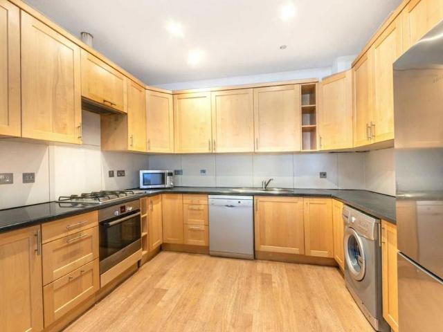3 bedroom flat to rent