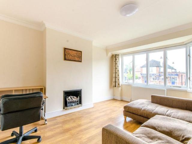 3 bedroom flat to rent