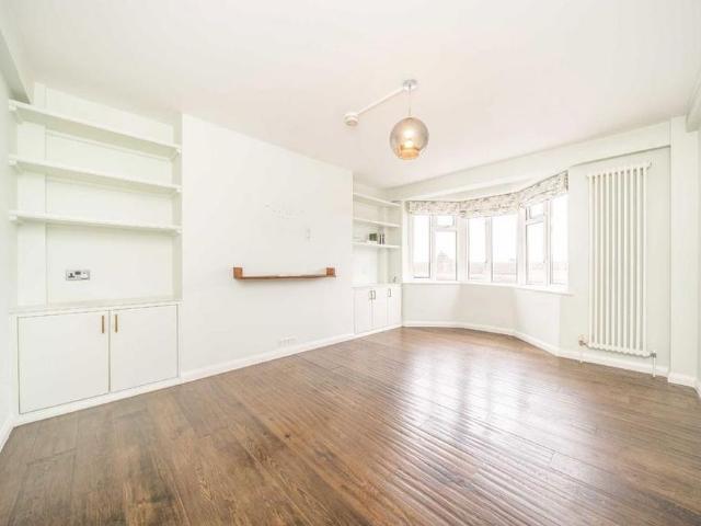 3 bedroom flat to rent