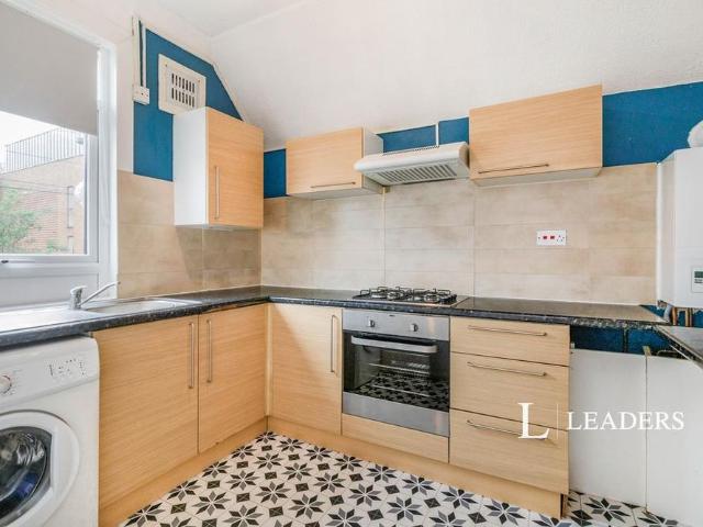3 bedroom flat to rent